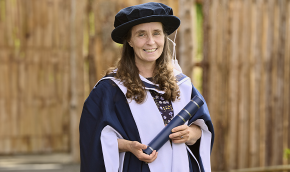 Outdoor learning trailblazer, Juliet Robertson, awarded honorary degree ...